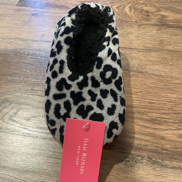 Isaac Mizrahi | Shoes | Isaac Mizrahi Black Grey Cheetah Print Slippers ...